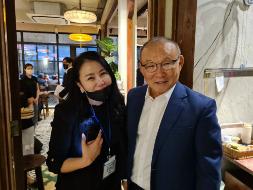 Jessica Cho and the dream " Park Hang Seo" in beauty industry